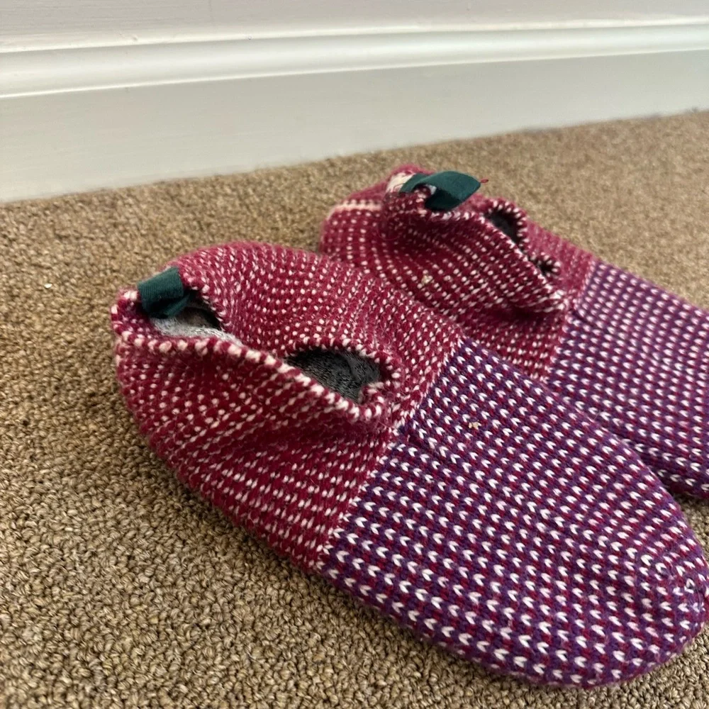 Bombas | Shoes | Bombas Textured Gripper Slippers In Cabarnet Size ...